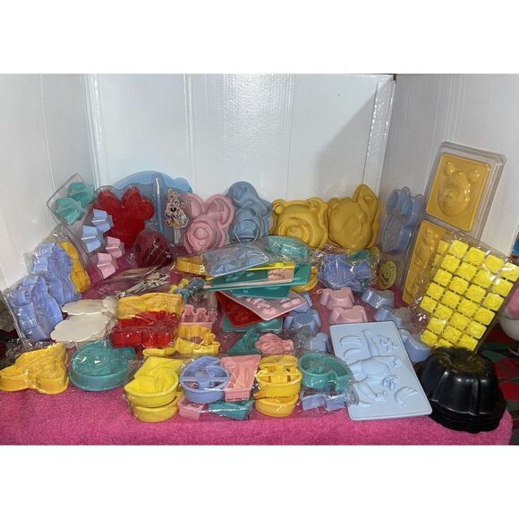 Kitchen | Disney Cakes And Sweets Baking Candy Making Eaglemoss ...